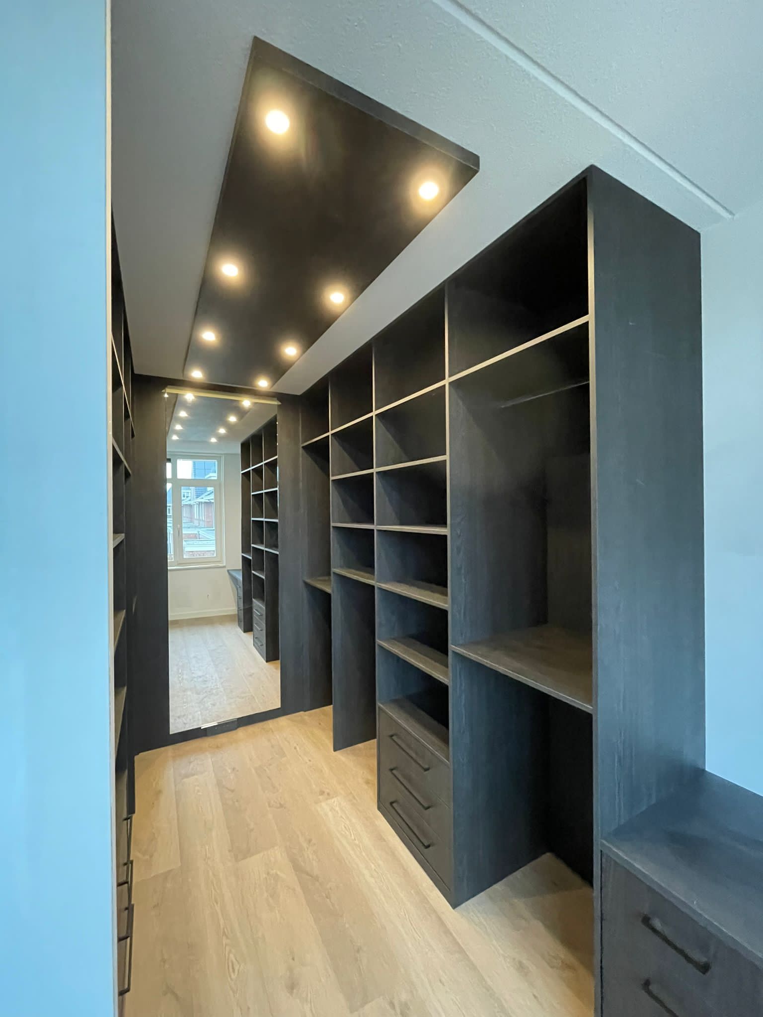 inloopkast met bijpassende spiegel – Schuifdeurkast.nl